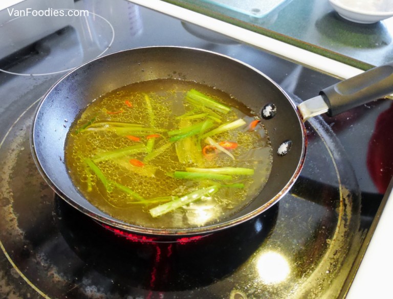 [Recipe] Steamed BC Loong Kong Chicken with Spicy Green Onion Broth ...